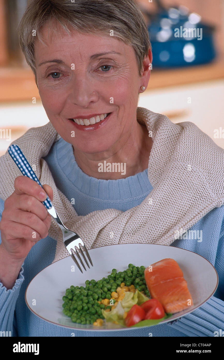 ELDERLY PEOPLE EATING A MEAL Stock Photo - Alamy