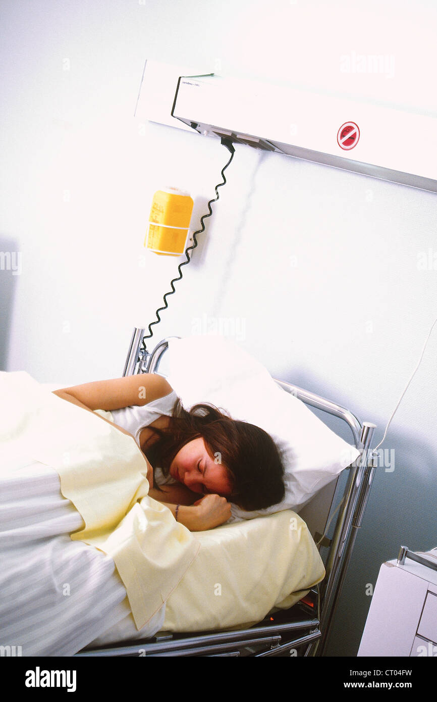 Teen girl in hospital bed hi-res stock photography and images - Alamy