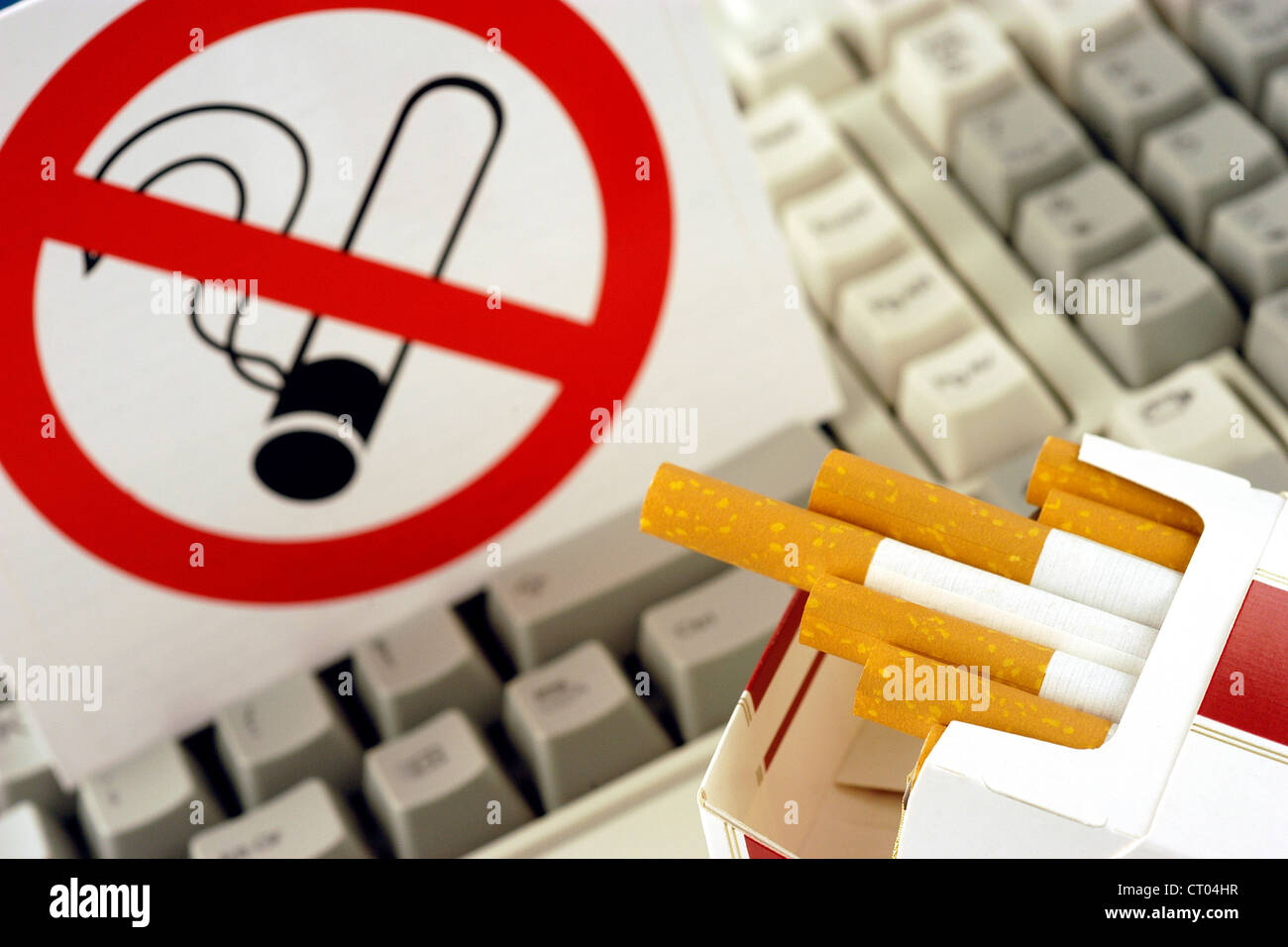 Cigarette signs hi-res stock photography and images - Alamy