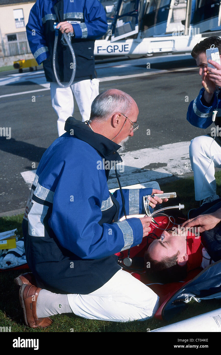 Airplane doctor patient hi-res stock photography and images - Alamy