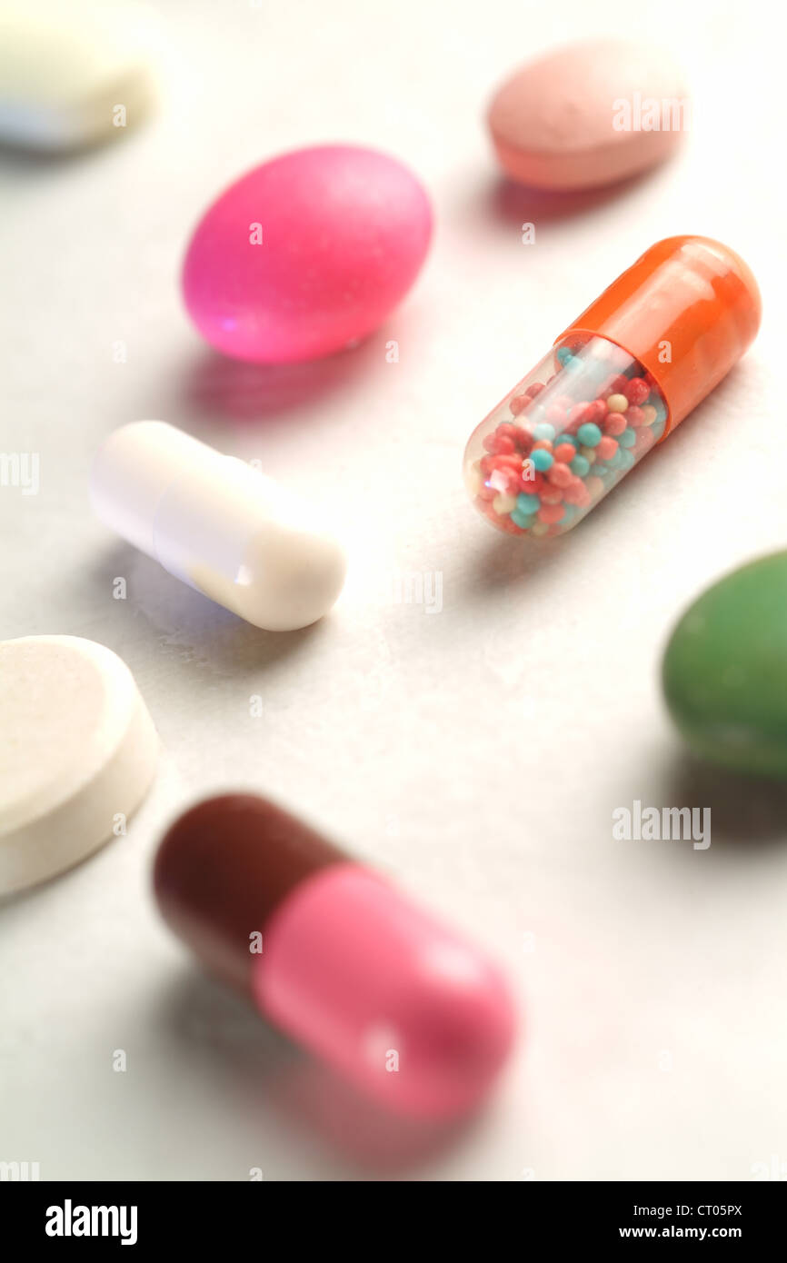 Modified release capsules hi-res stock photography and images - Alamy