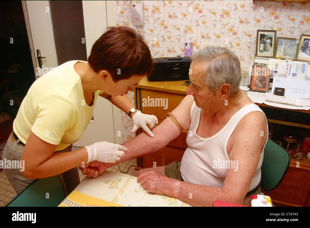 Blood draw man senior hi-res stock photography and images - Alamy