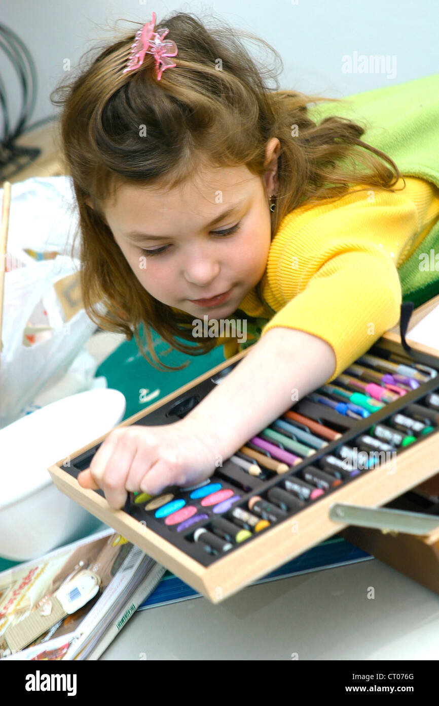 CHILD DRAWING INDOORS Stock Photo - Alamy