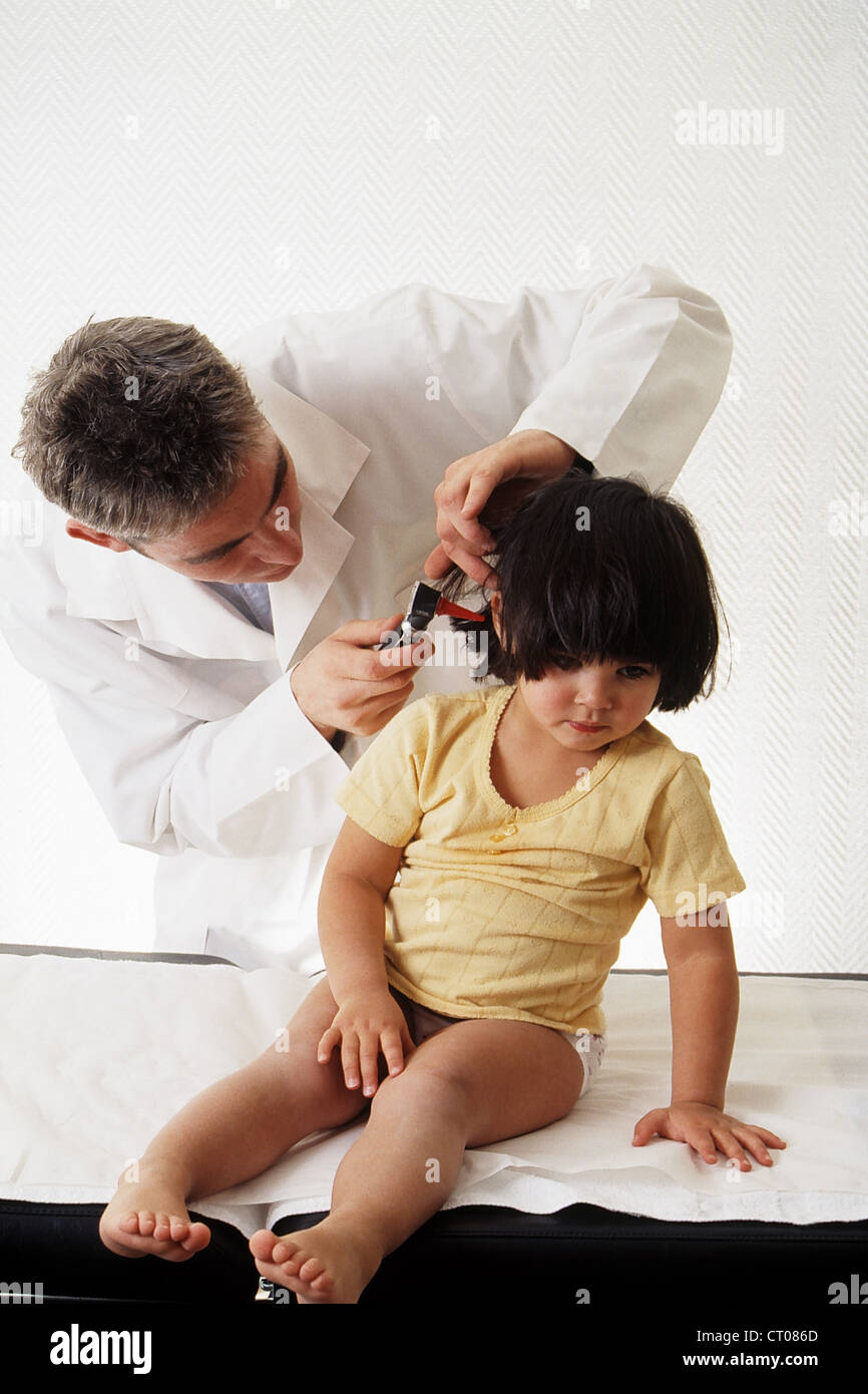 Otoscopic examination child hi-res stock photography and images - Alamy