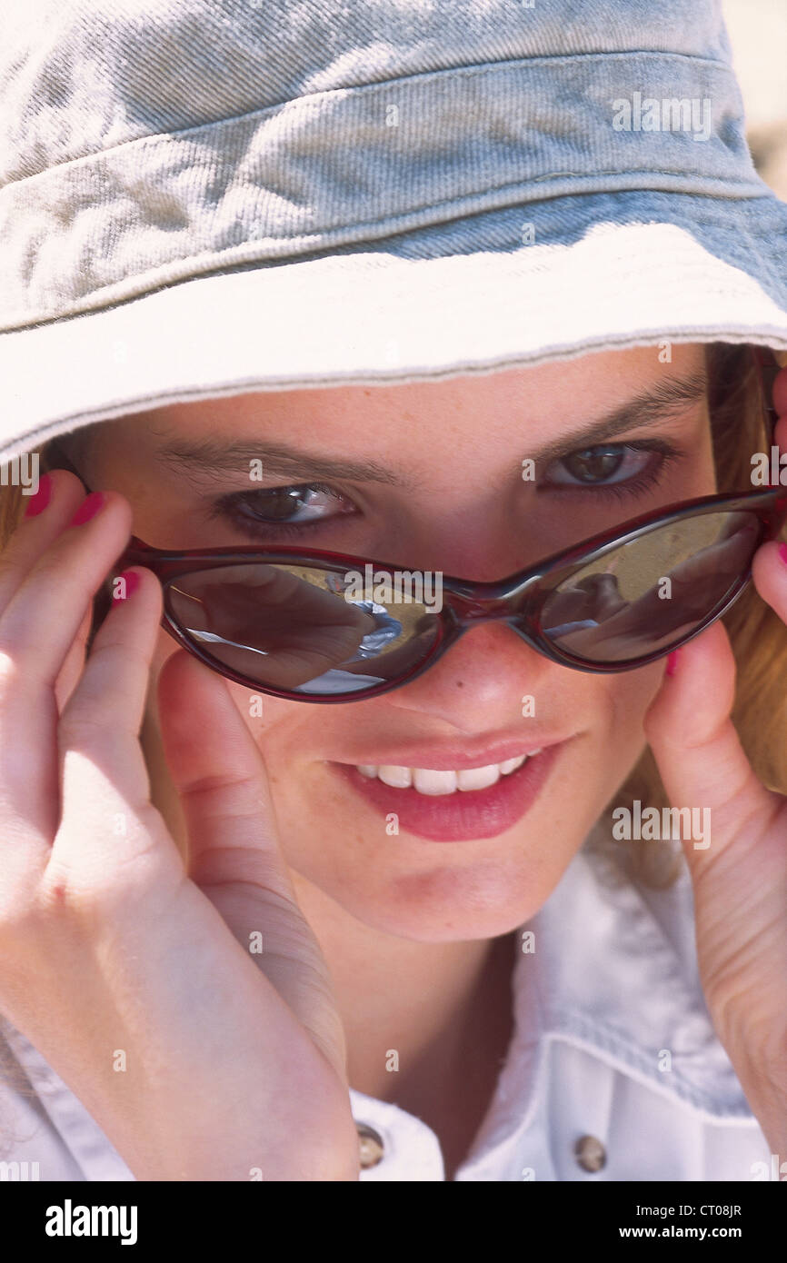 Photophobia eye hi-res stock photography and images - Alamy