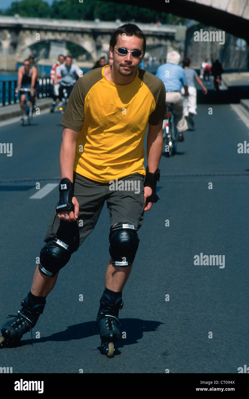 Men rollerskating hi-res stock photography and images - Alamy