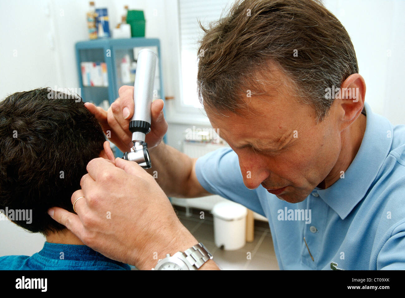 Otoscopic examination child hi-res stock photography and images - Alamy