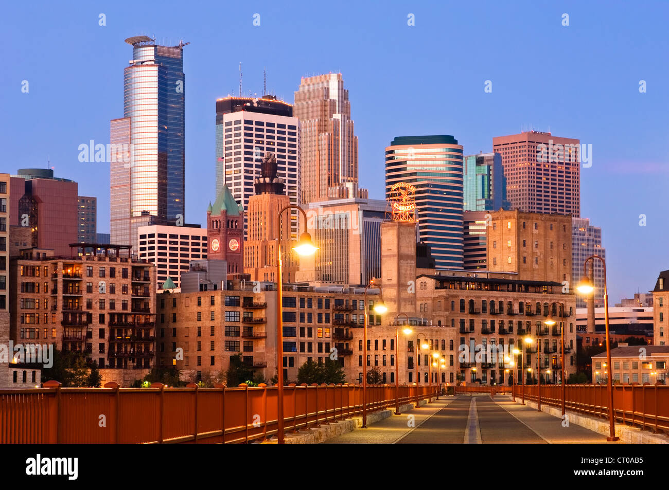 Stone arch bridge minneapolis hi-res stock photography and images - Alamy