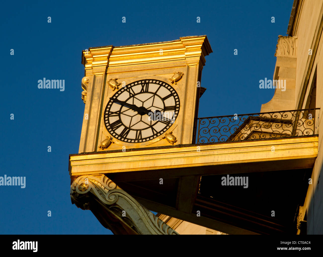 The civic hall gold clock hi-res stock photography and images - Alamy