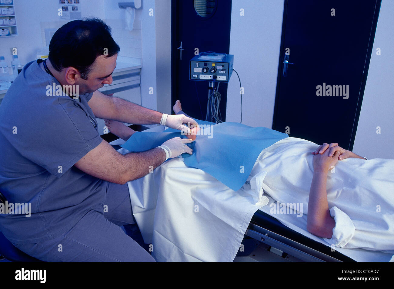 Infiltration knee hi-res stock photography and images - Alamy