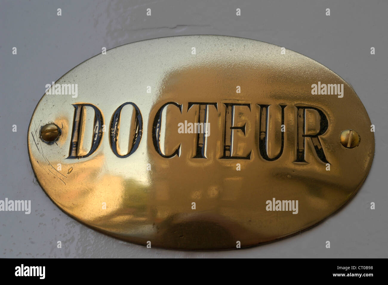 Sign outside doctors surgery hi-res stock photography and images - Alamy