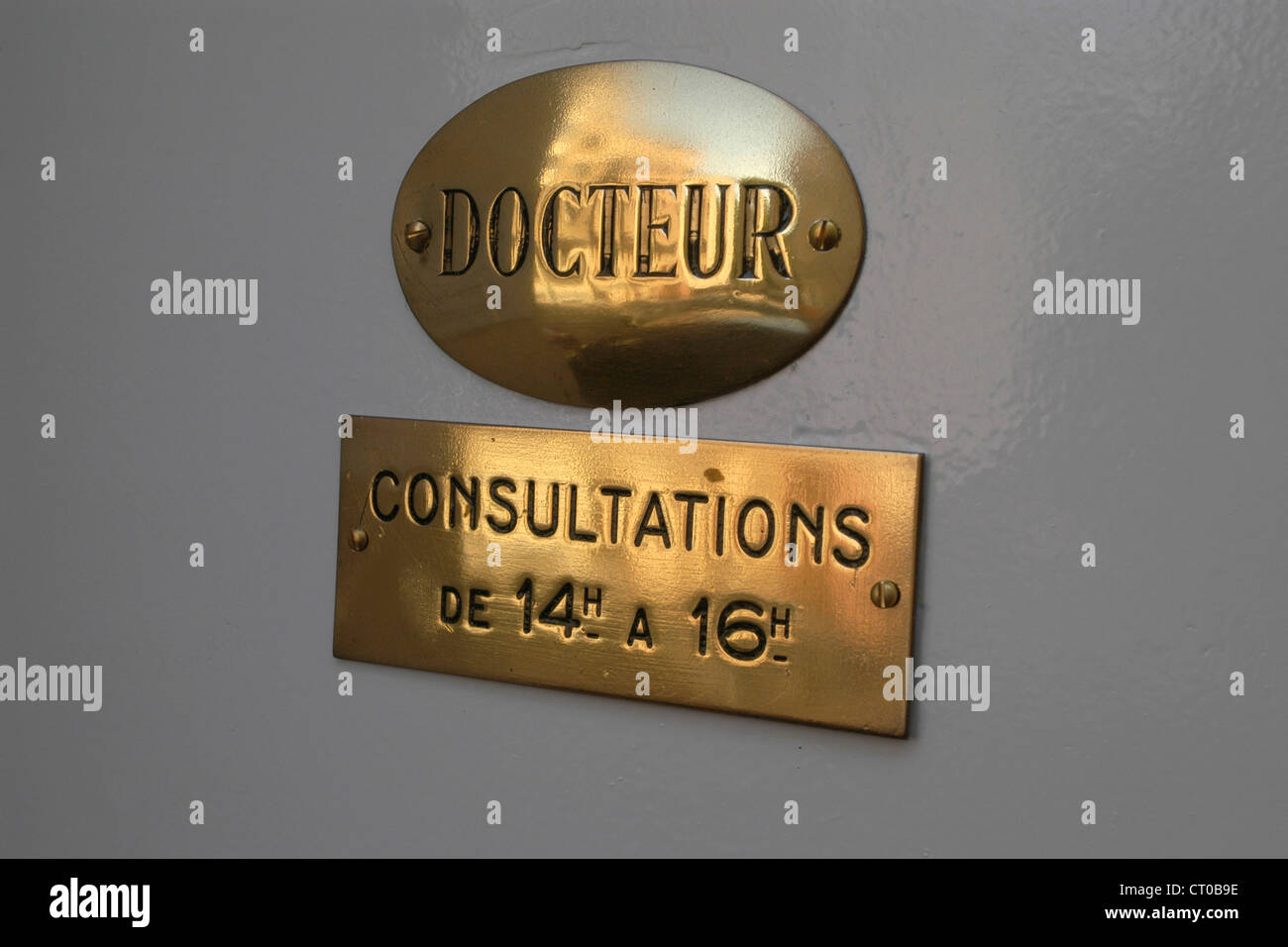 Sign workers exterior hi-res stock photography and images - Alamy