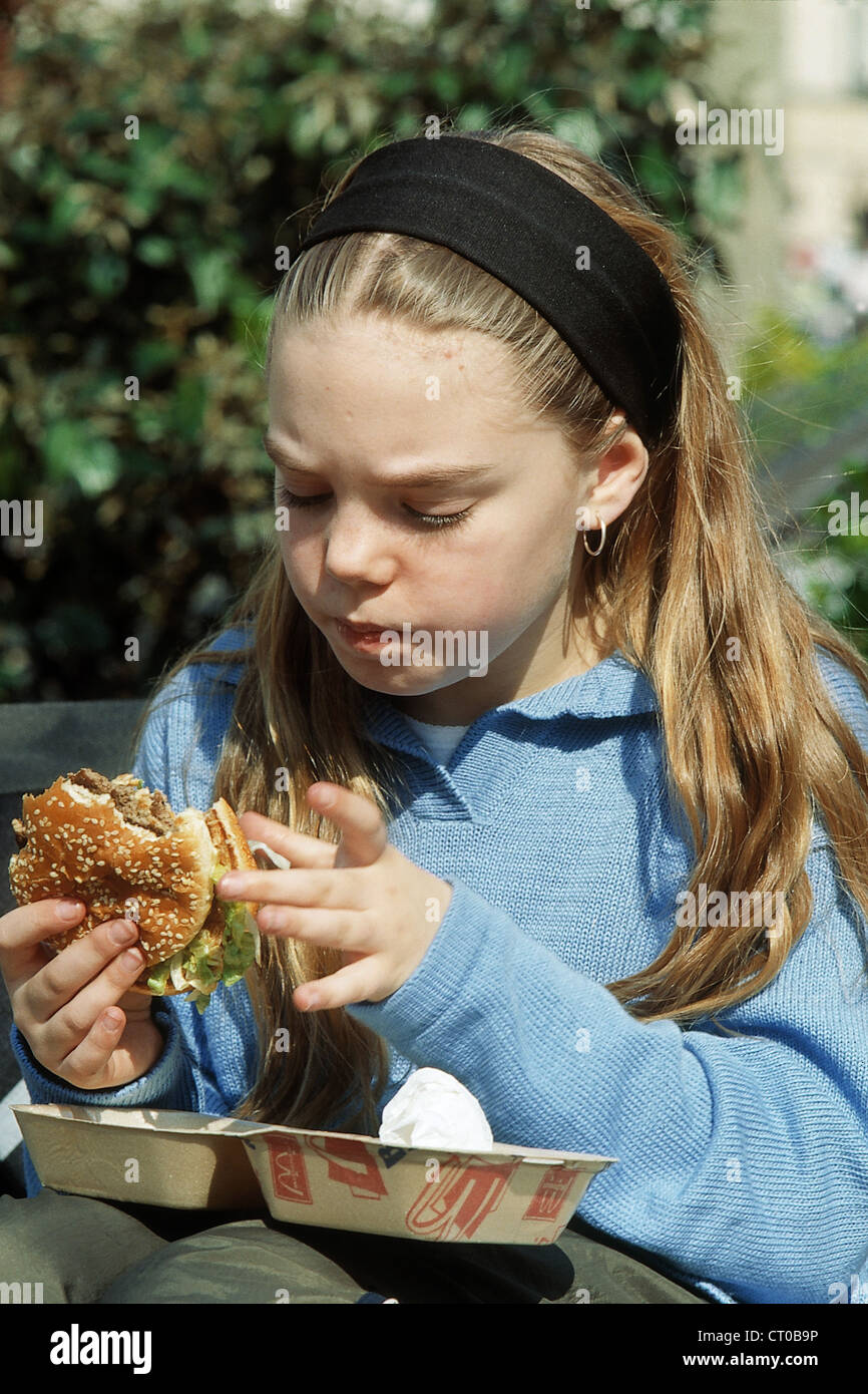Girls eat sandwiches hi-res stock photography and images - Alamy