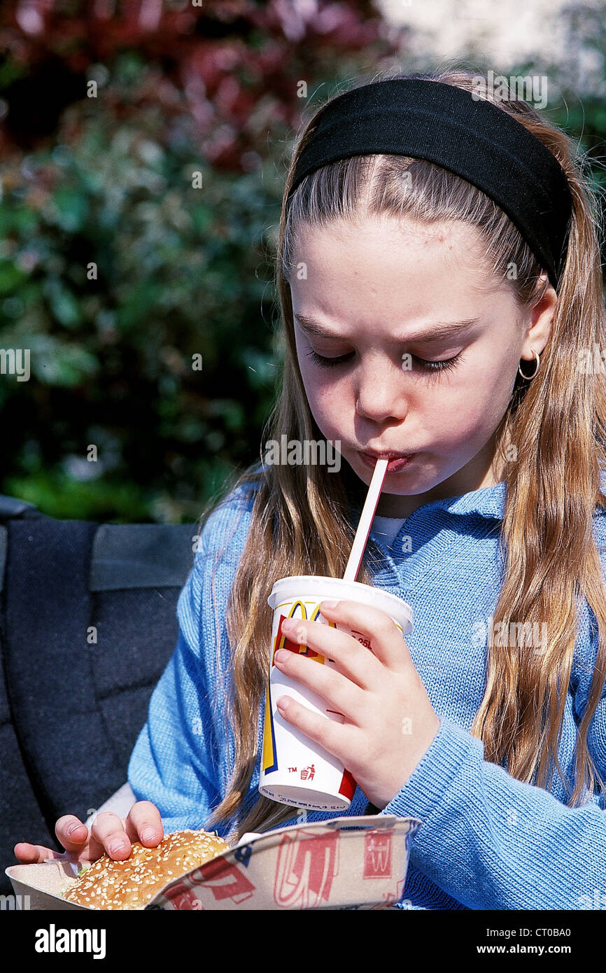 Fizzy drinks child hi-res stock photography and images - Alamy