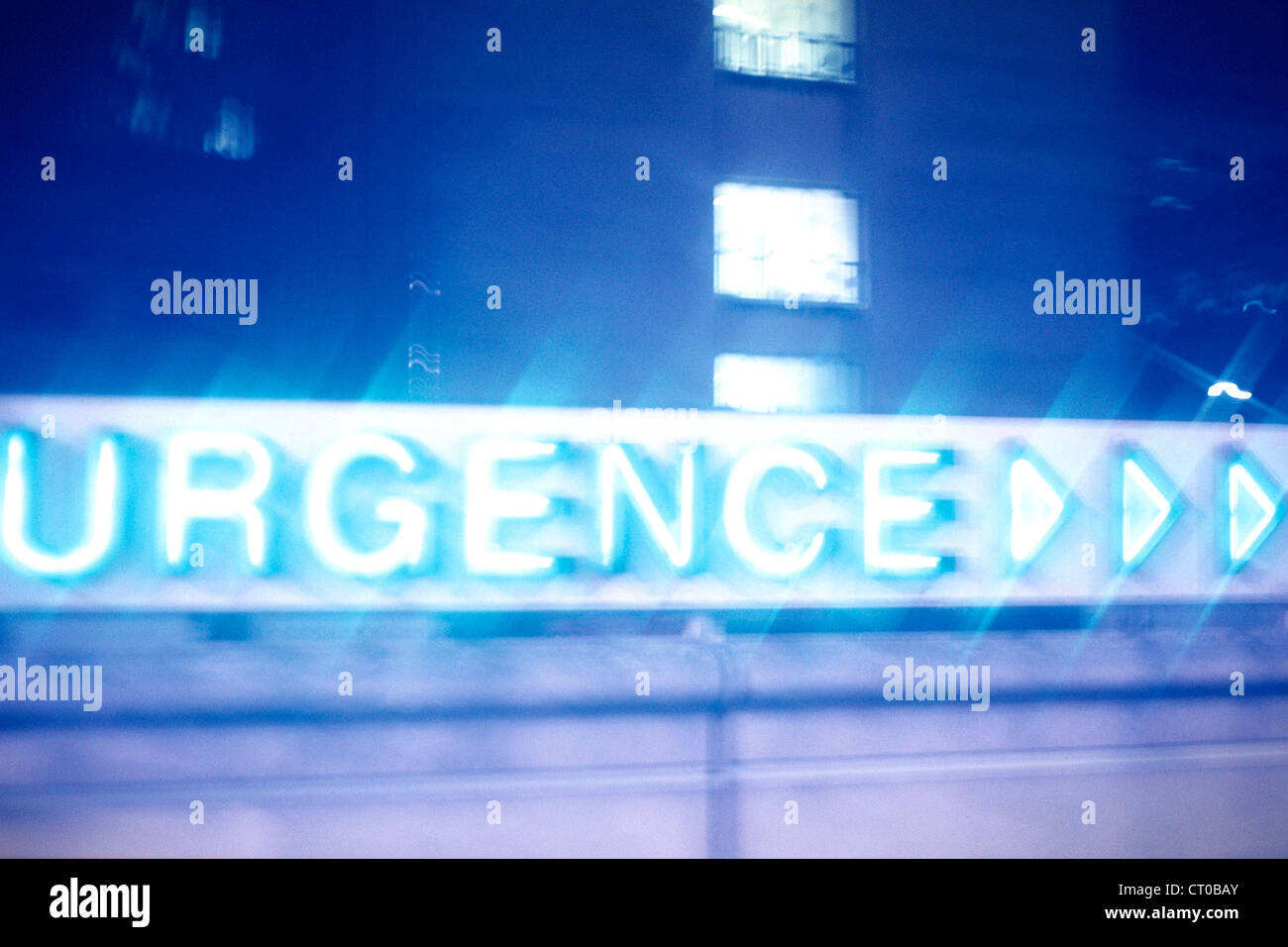 EMERGENCY WARD SIGNPOST Stock Photo - Alamy