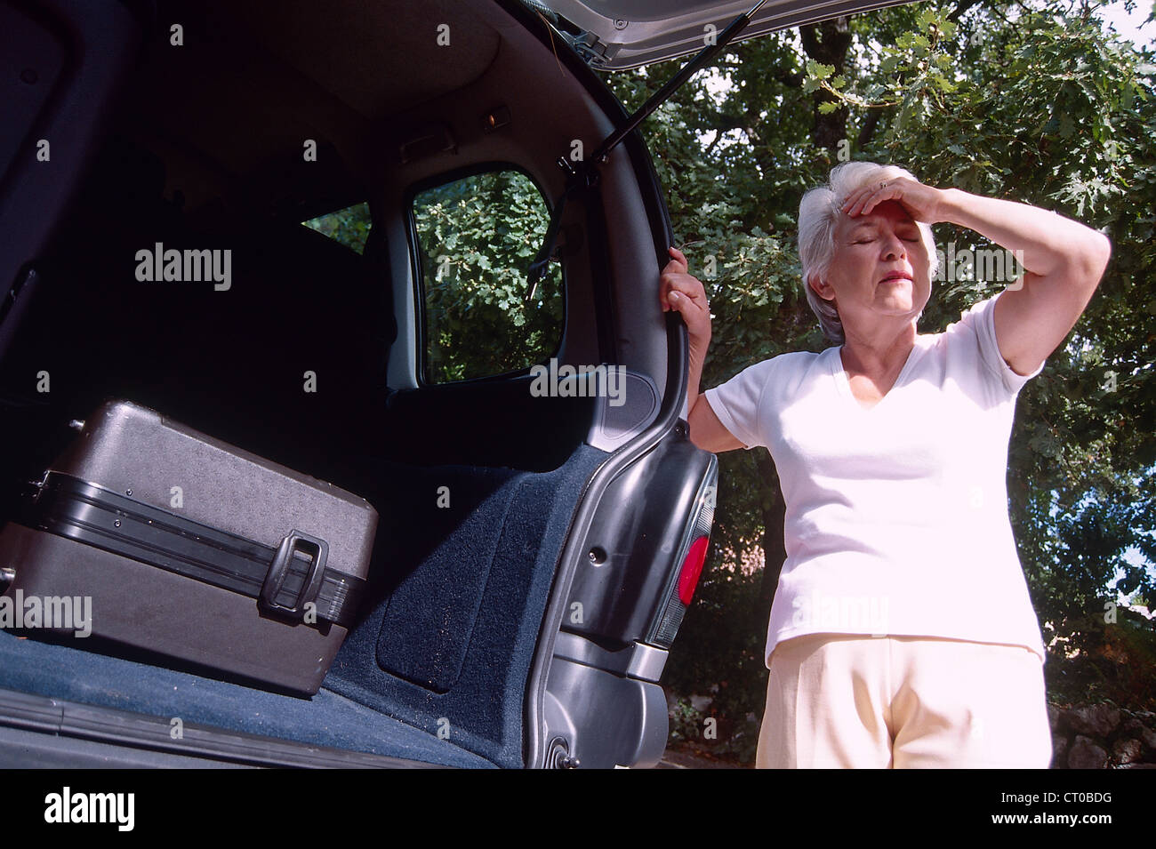 Headache woman senior vertigo hi-res stock photography and images - Alamy