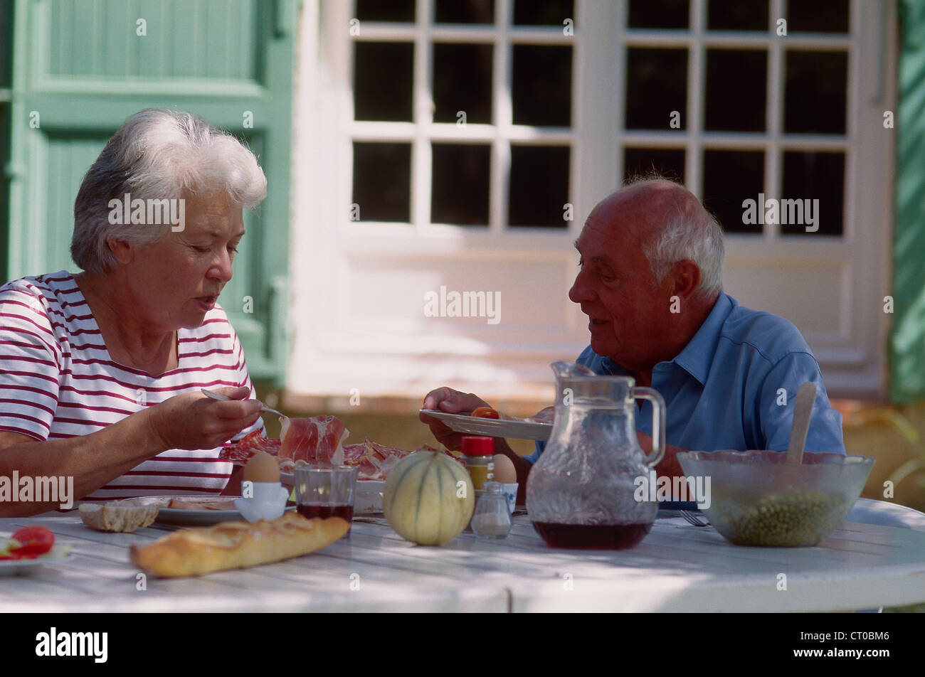 ELDERLY PEOPLE EATING A MEAL Stock Photo - Alamy