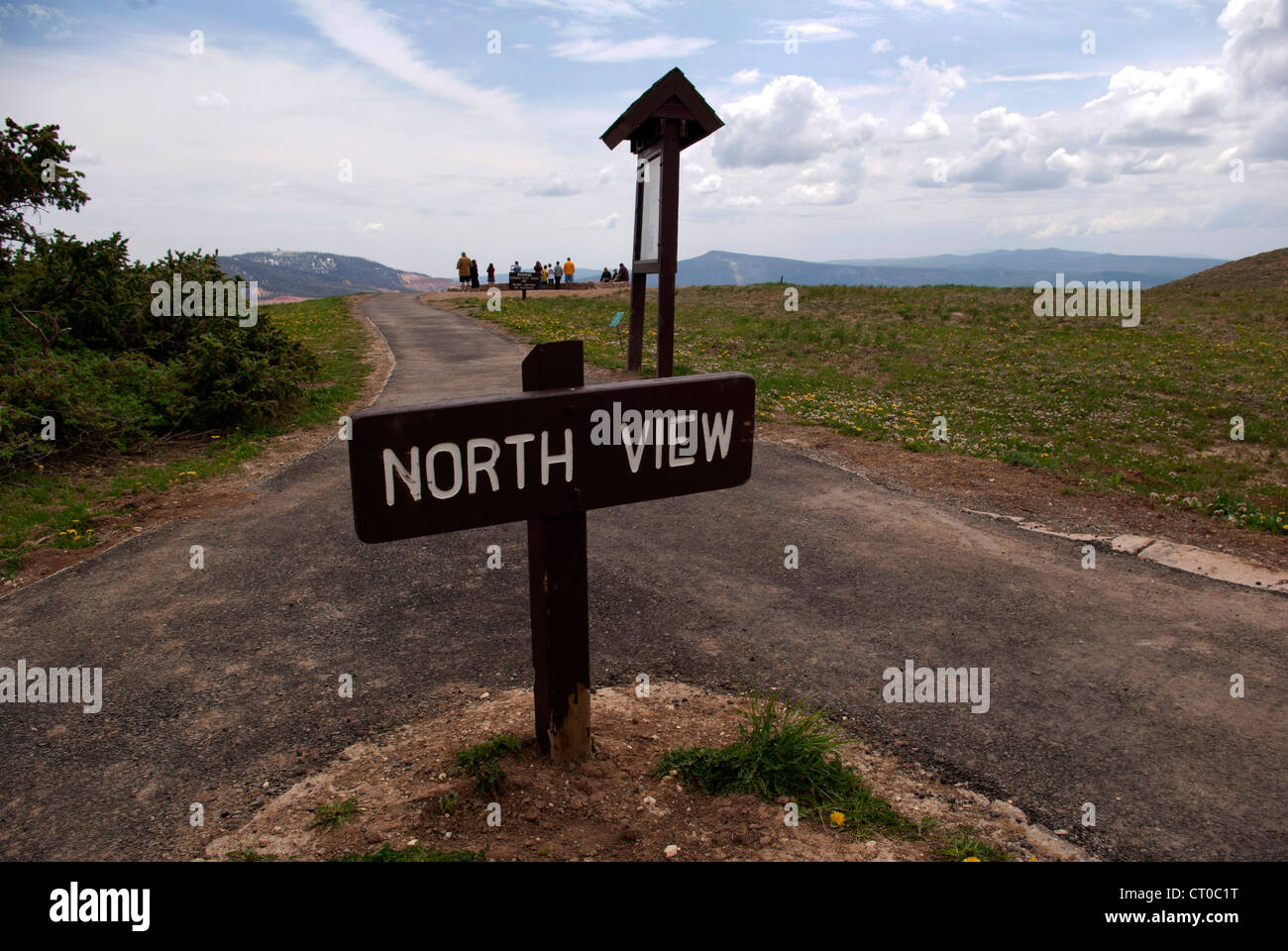 North View Overlook sign, visitors in background, Cedar Breaks National ...