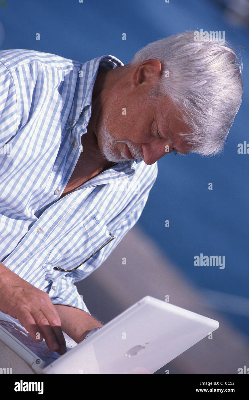 ELDERLY PERSON, COMPUTER Stock Photo - Alamy