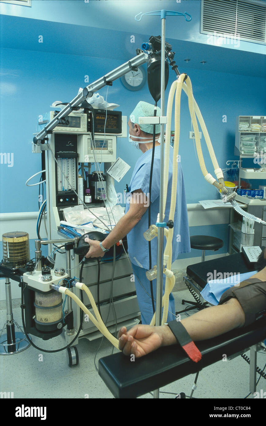 Assisted breathing device hi-res stock photography and images - Alamy