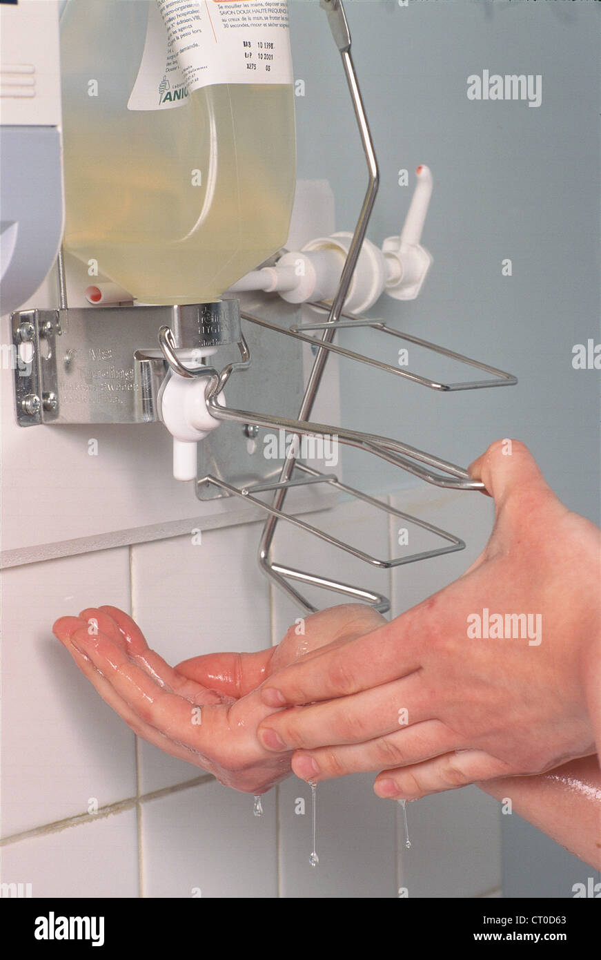 HAND WASHING IN HOSPITAL Stock Photo - Alamy