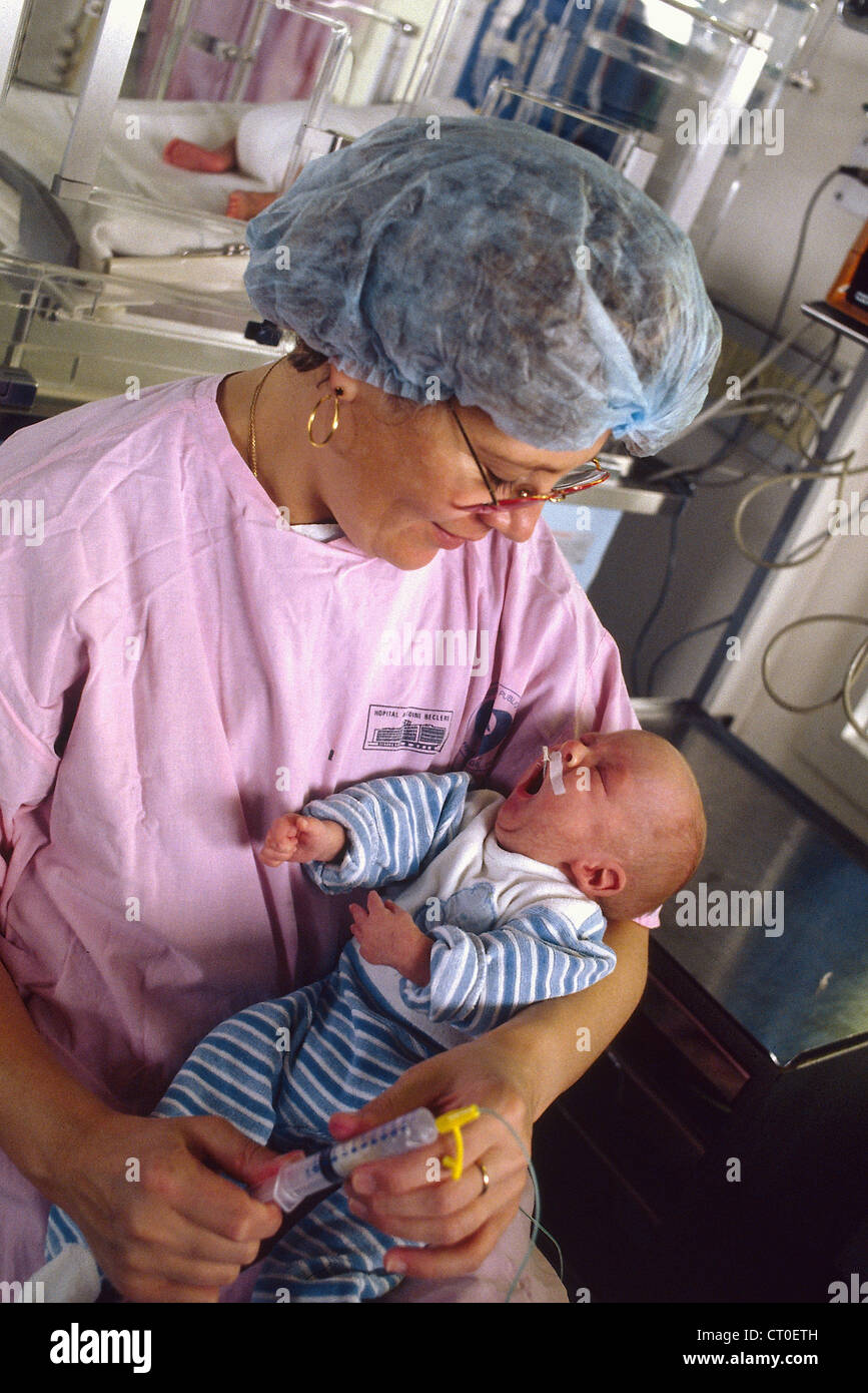 Preterm baby feeding hi-res stock photography and images - Alamy