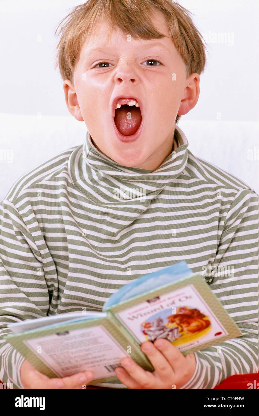 Child cry read hi-res stock photography and images - Alamy