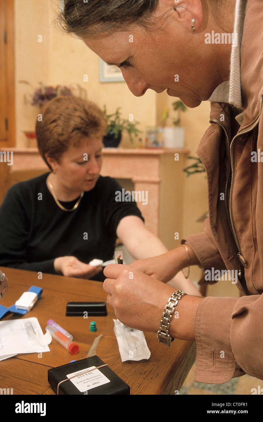 Senior blood draw hospital hi-res stock photography and images - Alamy