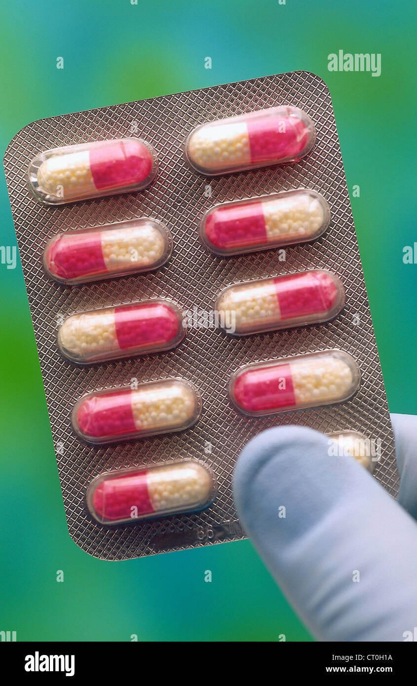 Modified release capsules hi-res stock photography and images - Alamy