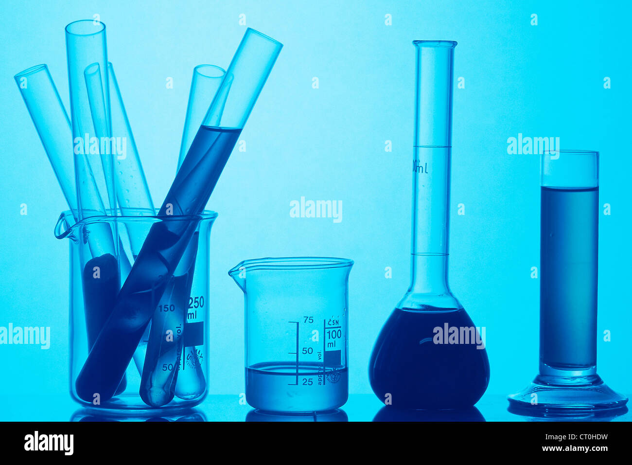 Lab glasswares hi-res stock photography and images - Alamy