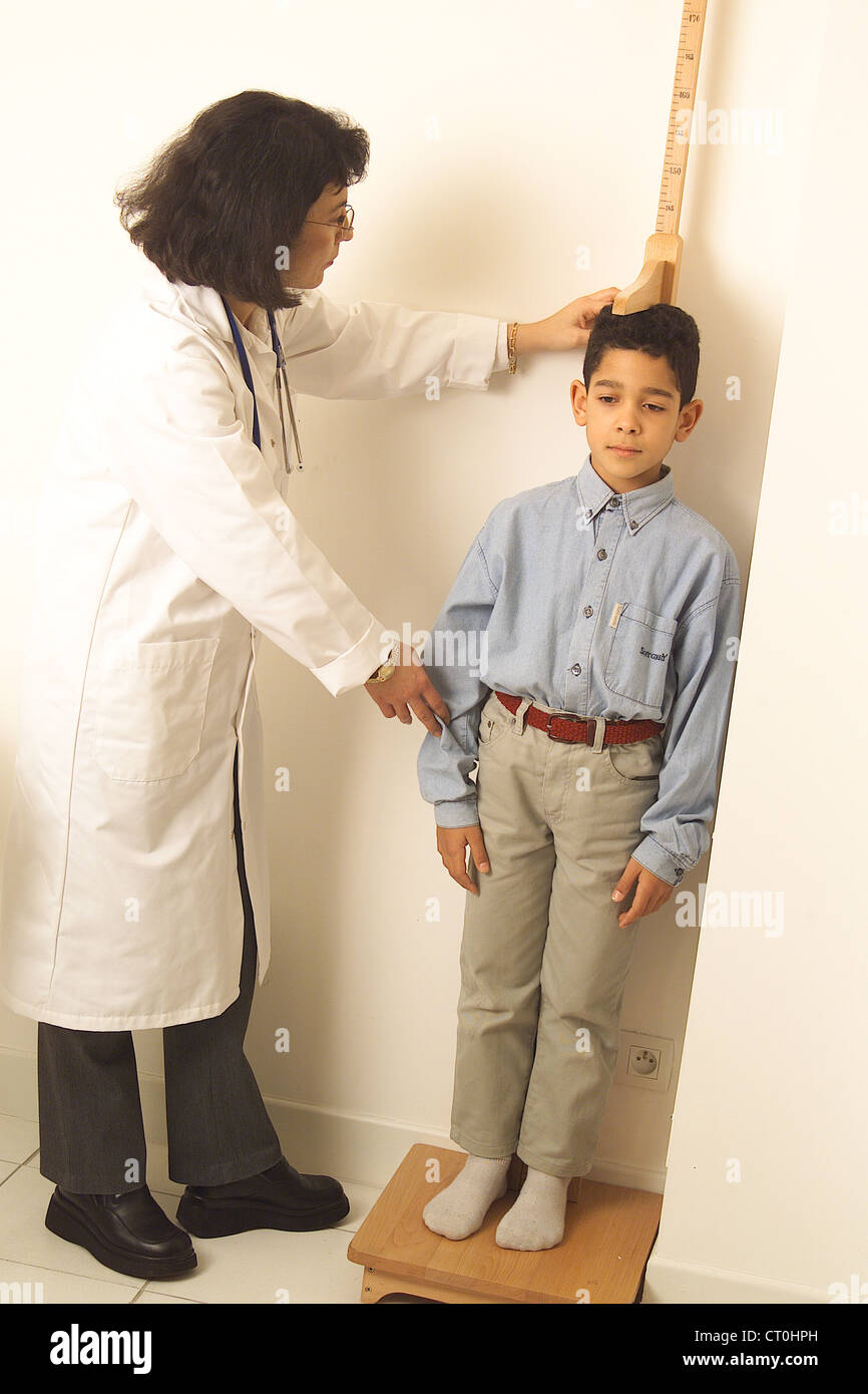 MEASURING HEIGHT IN A CHILD Stock Photo - Alamy