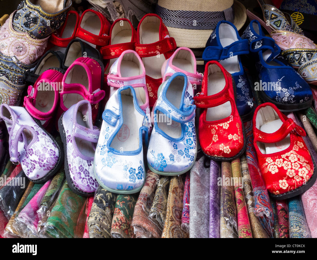 Chinese silk shoes hi-res stock photography and images - Alamy