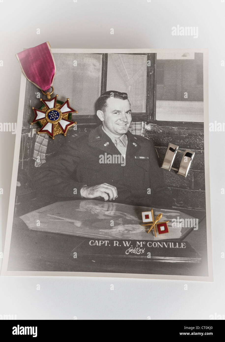 World war ii american soldier uniform hi-res stock photography and ...