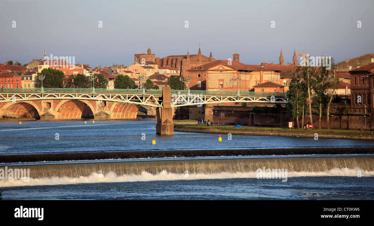 Toulouse skyline hi-res stock photography and images - Alamy