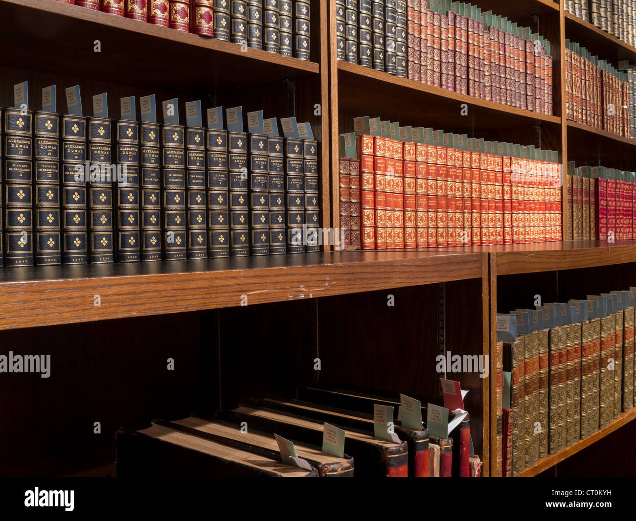 Leather bound books hi-res stock photography and images - Alamy