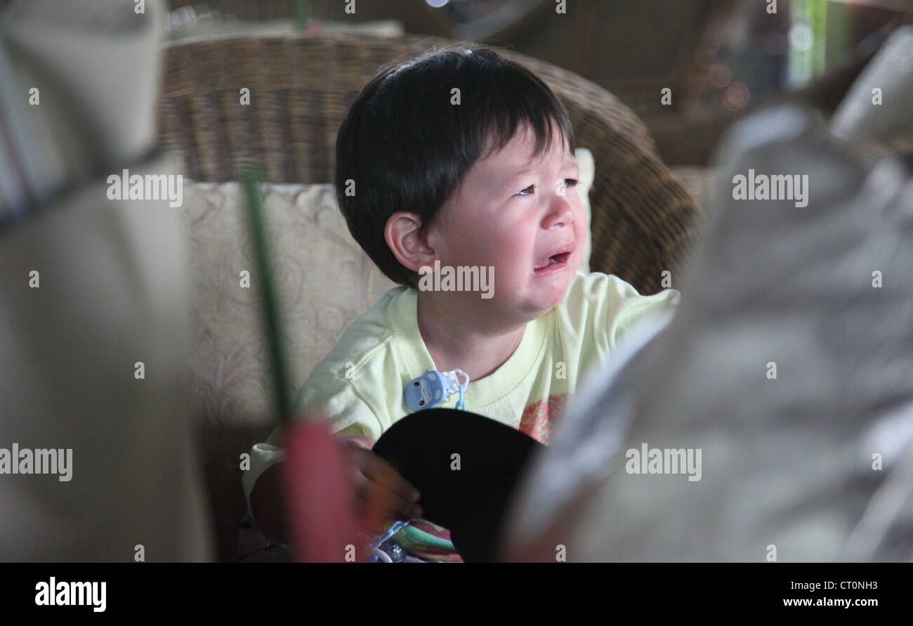Child cry alone moody hi-res stock photography and images - Alamy