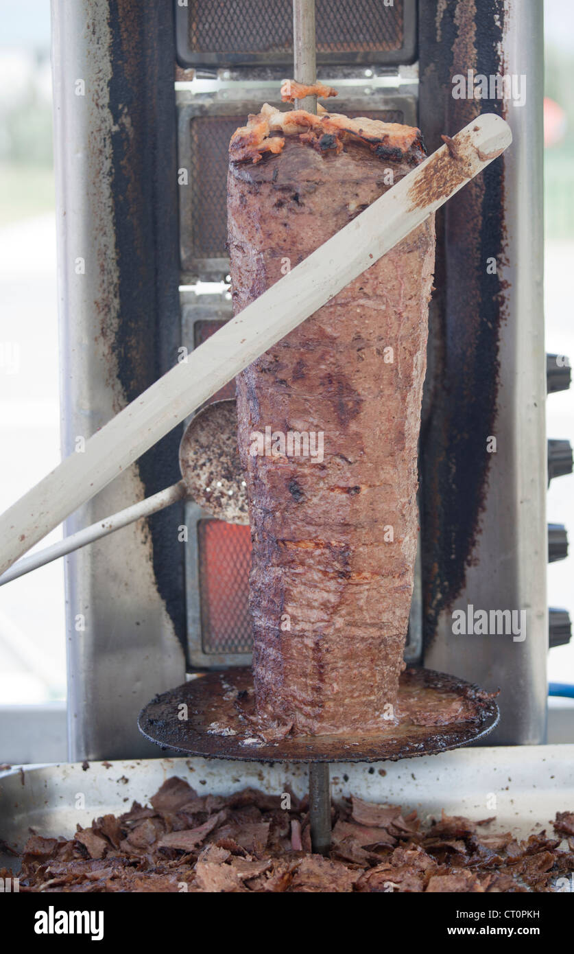 Cook slicing doner kebab meat hi-res stock photography and images - Alamy
