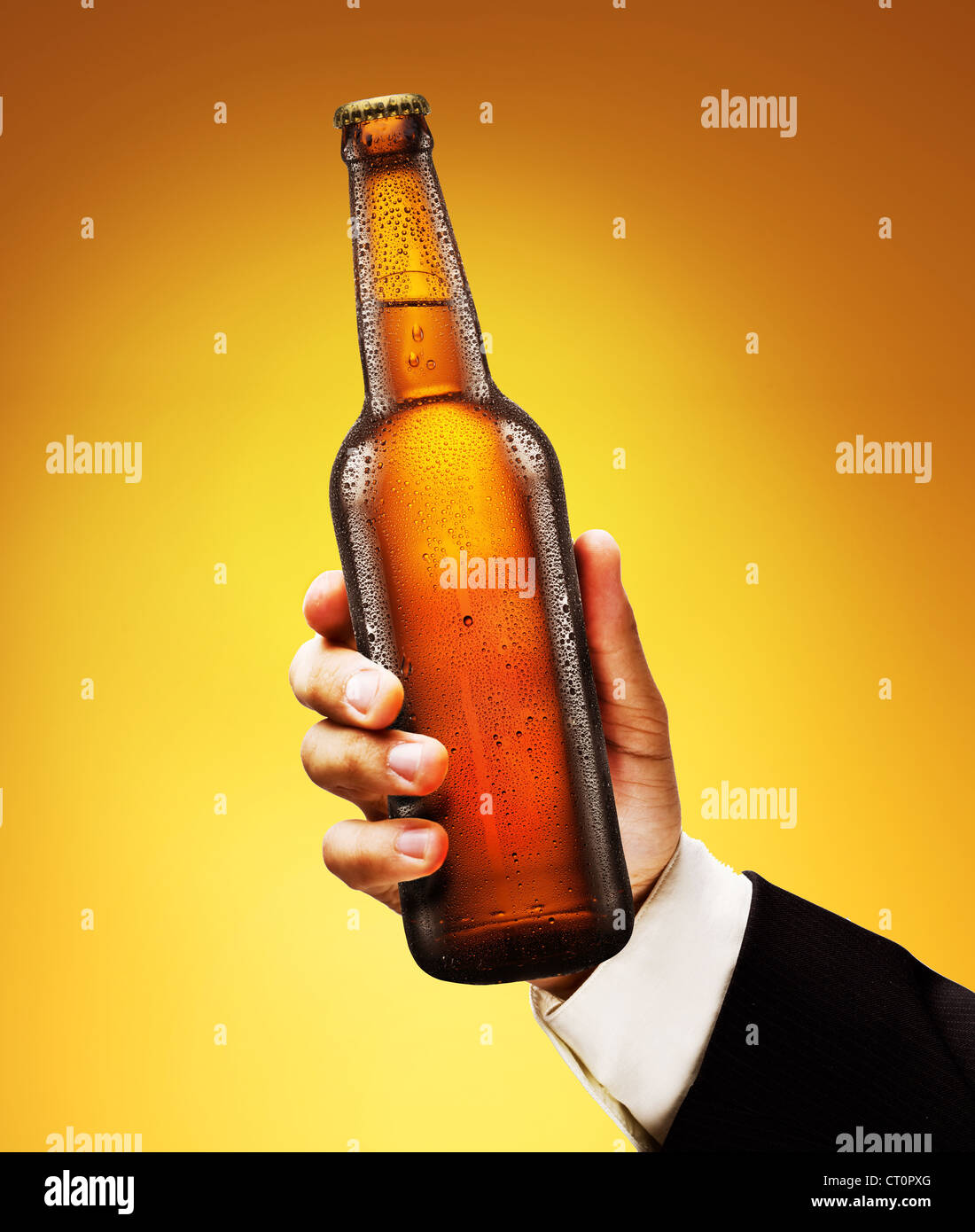 Hand beer bottle hi-res stock photography and images - Alamy