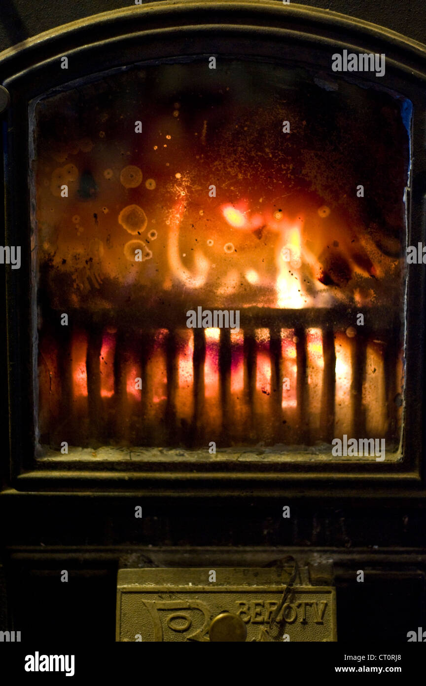 Kitchen fire hi-res stock photography and images - Alamy