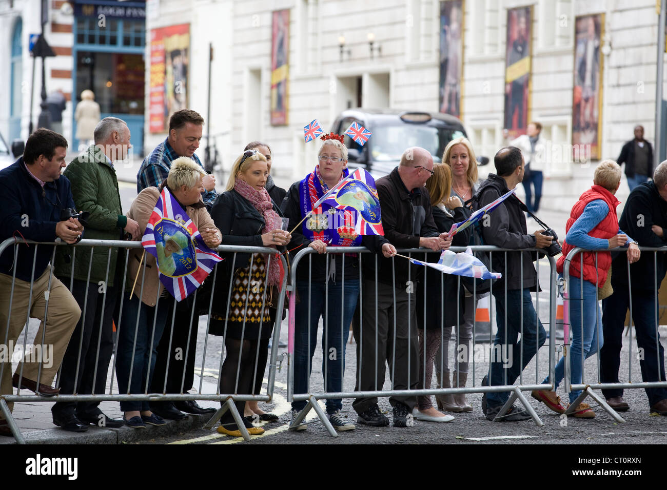 Crowds wearing the Union Jack Flags for the Queens diamond Jubilee in ...