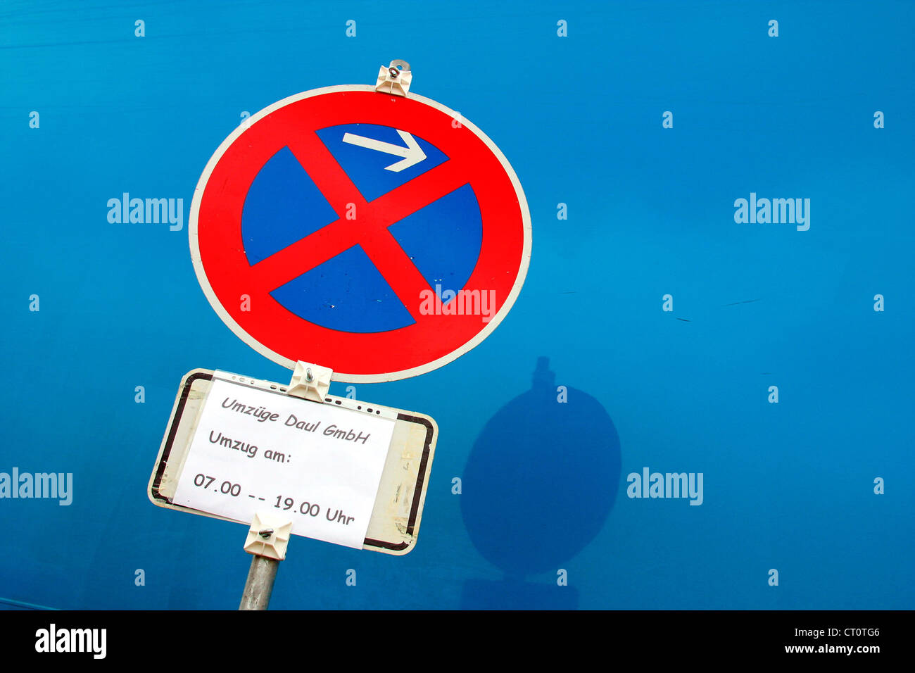 Absolute no stopping sign hi-res stock photography and images - Alamy