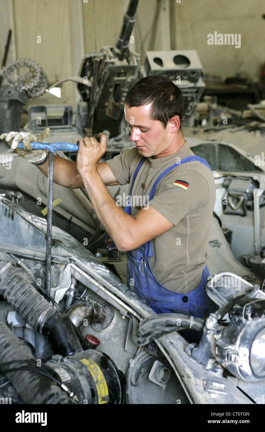 Army repair unit hi-res stock photography and images - Alamy