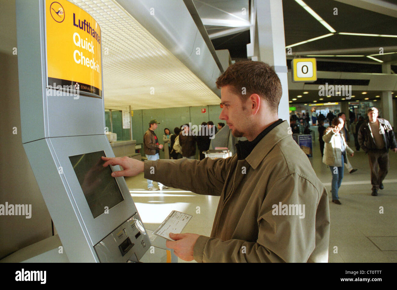 Check in machine at the airport hi-res stock photography and images - Alamy