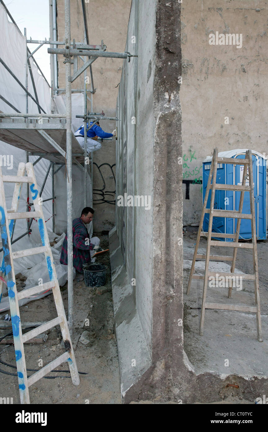 Reconstruction of the Berlin Wall Stock Photo - Alamy