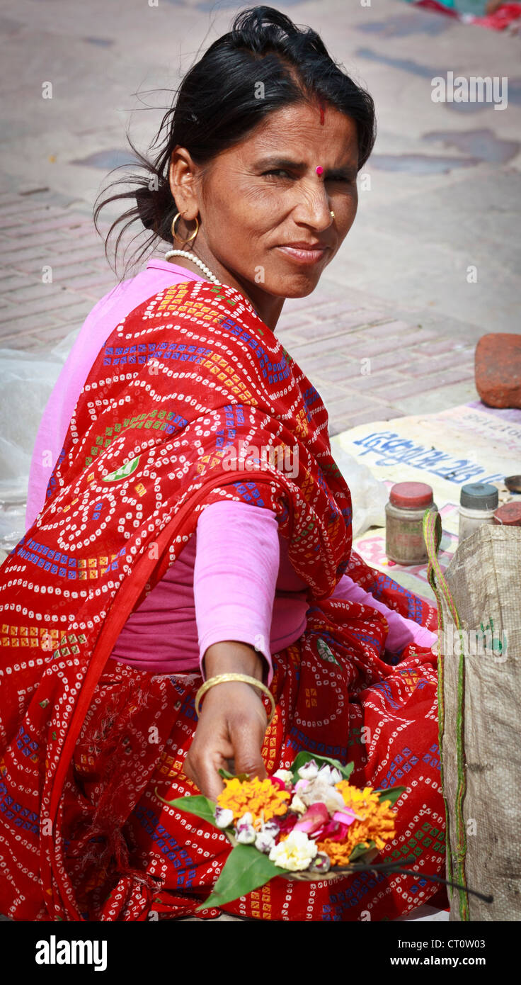 Indian woman selling flowers hi-res stock photography and images - Alamy