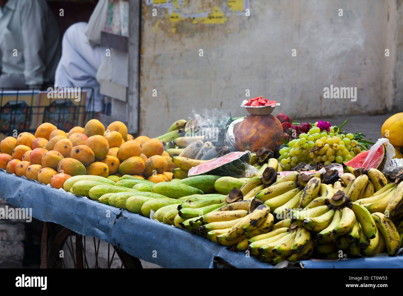 Fruits stall in India Stock Photo - Alamy