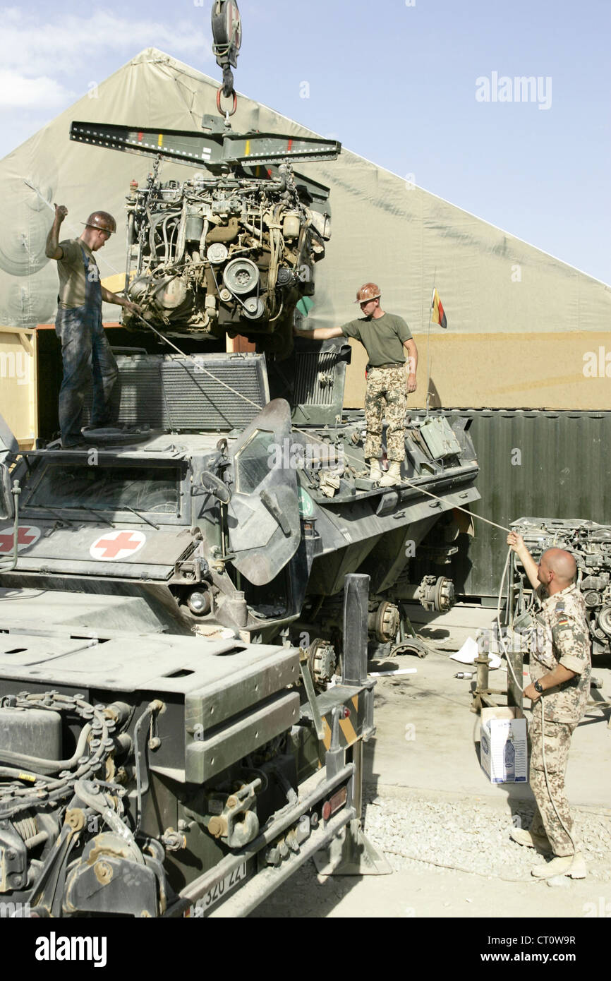 Repair work in war zone hi-res stock photography and images - Alamy