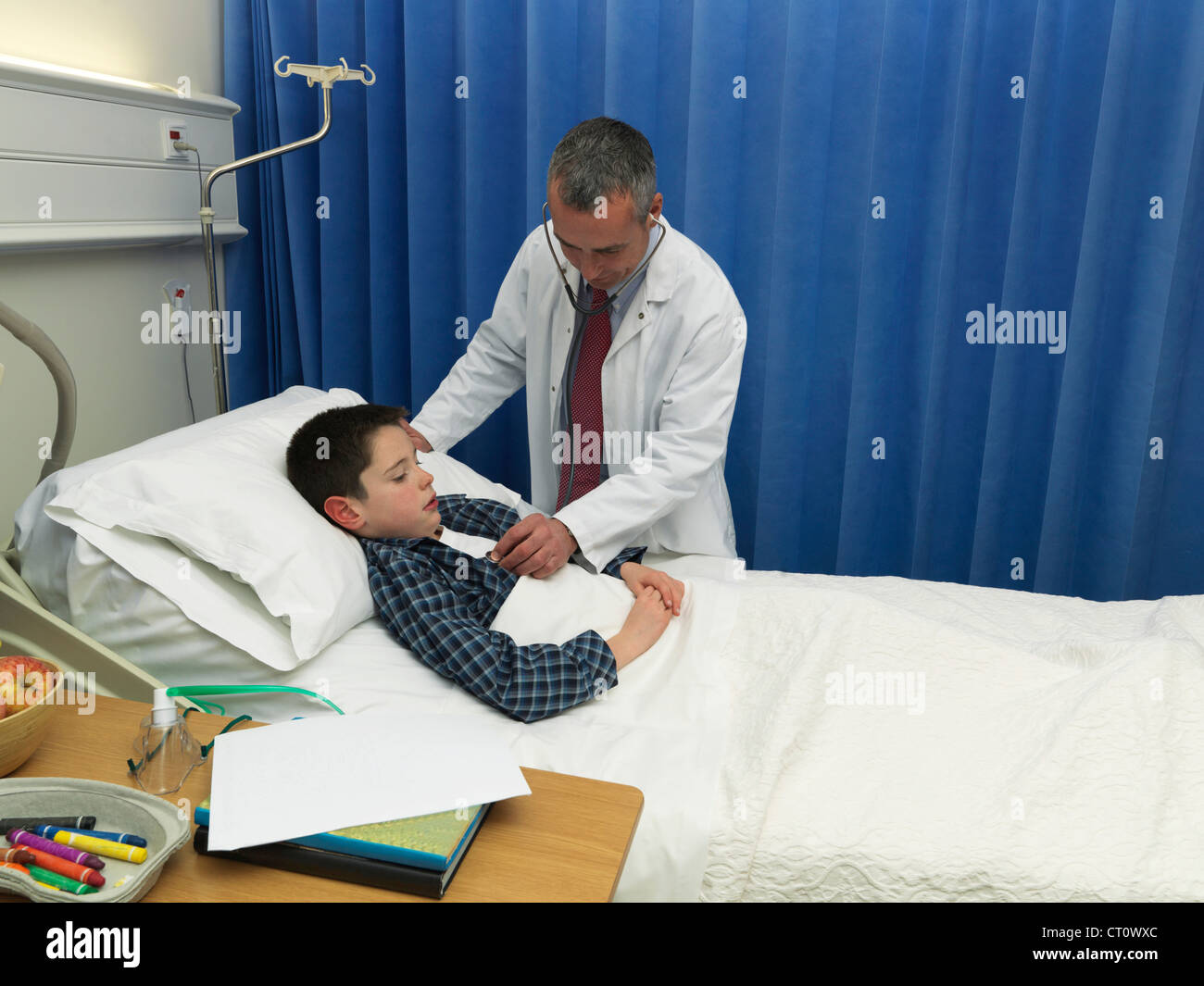 Doctor examining patient hi-res stock photography and images - Alamy
