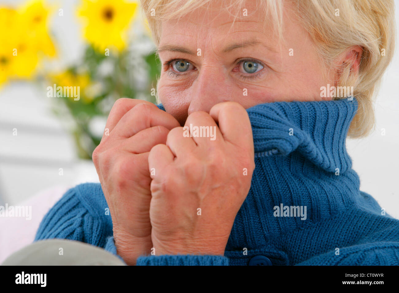 COLD, ELDERLY PERSON Stock Photo - Alamy