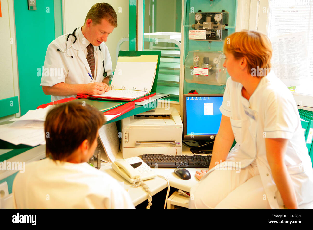 Office Staff Files Men High Resolution Stock Photography and Images - Alamy
